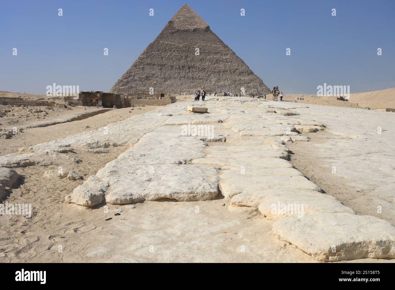 Ruins giza necropolis plateau hi-res stock photography and images - Alamy