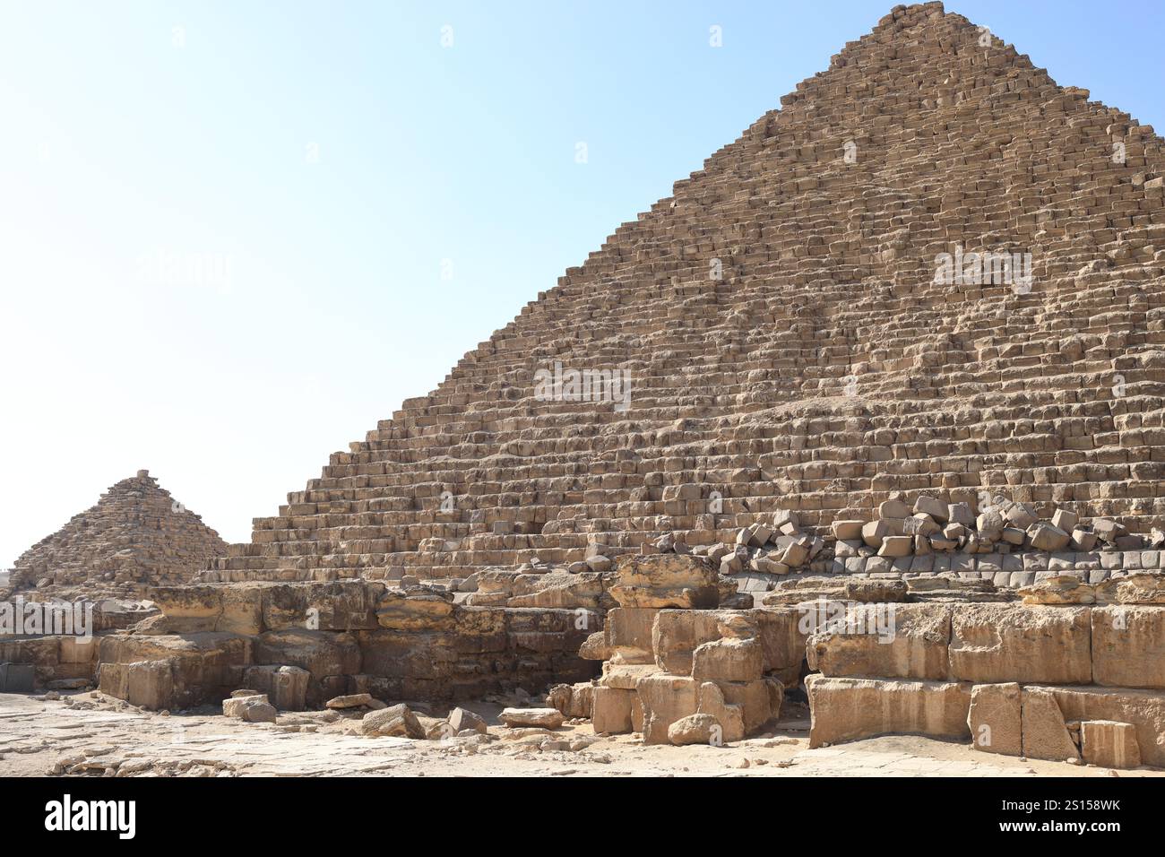 Gíza necropolis and complex Stock Photo - Alamy