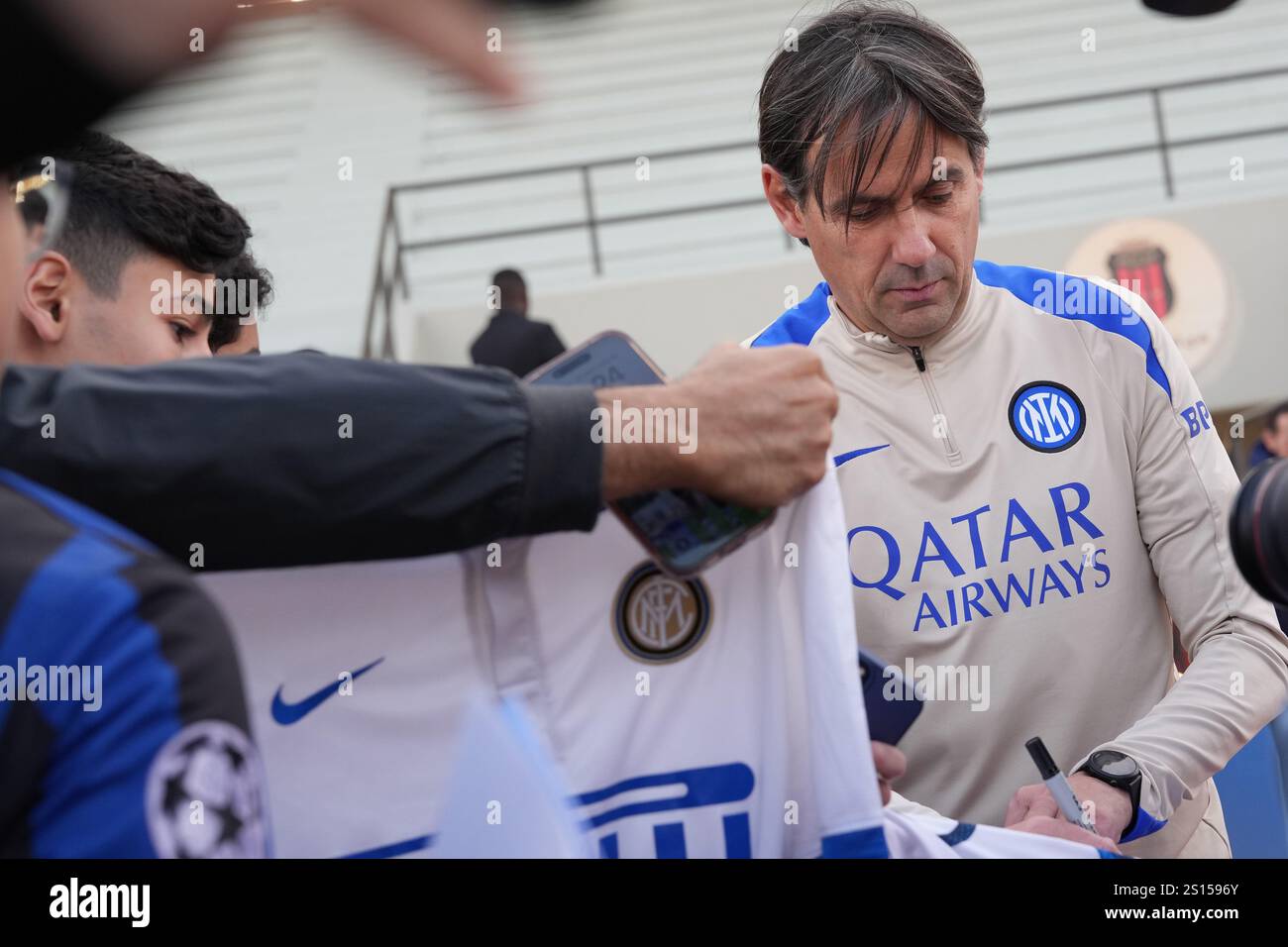 Simone Inzaghi signs autographs at Al Riyadh stadium, Saudi Arabia ...
