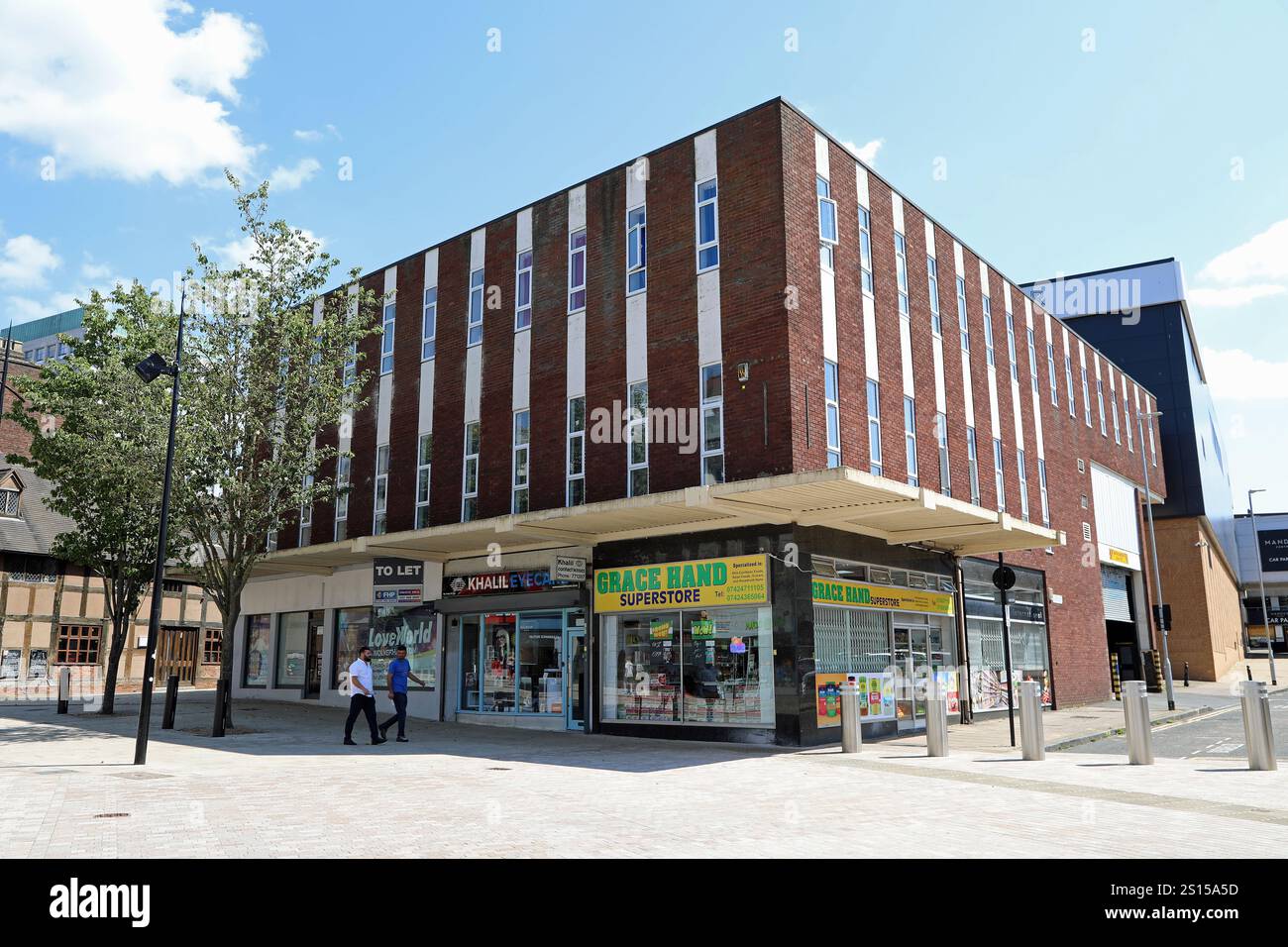Shopping in wolverhampton hi-res stock photography and images - Alamy