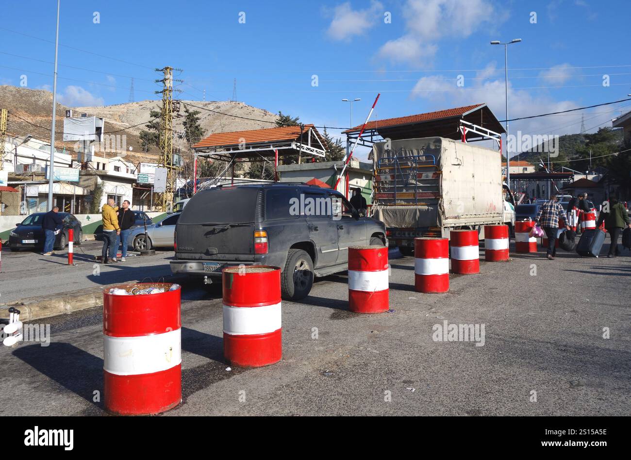 People cross Masnaa crossing point on the Syrian border, Lebanon ...