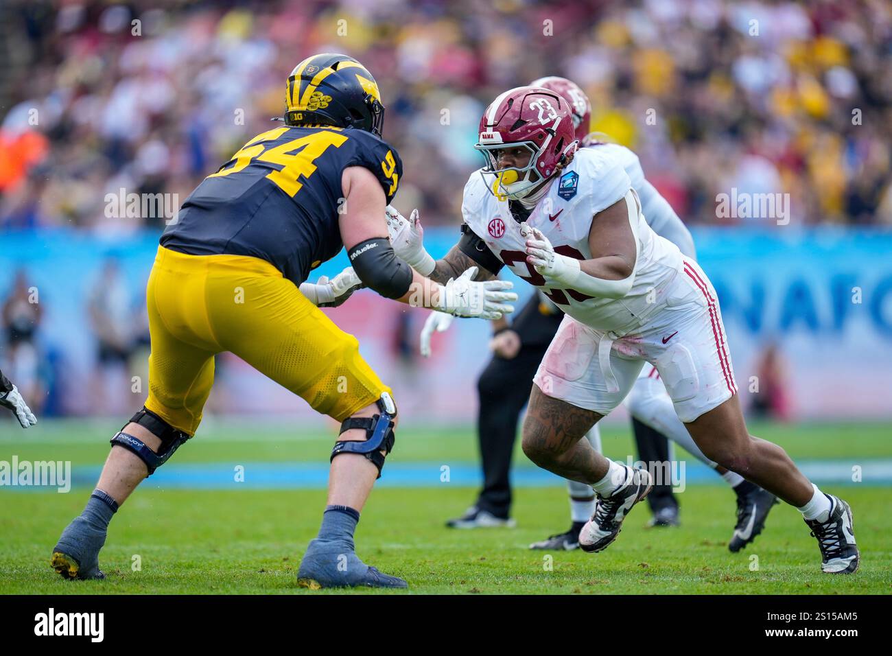 TAMPA, FL - DECEMBER 31: Alabama Crimson Tide defensive lineman James ...