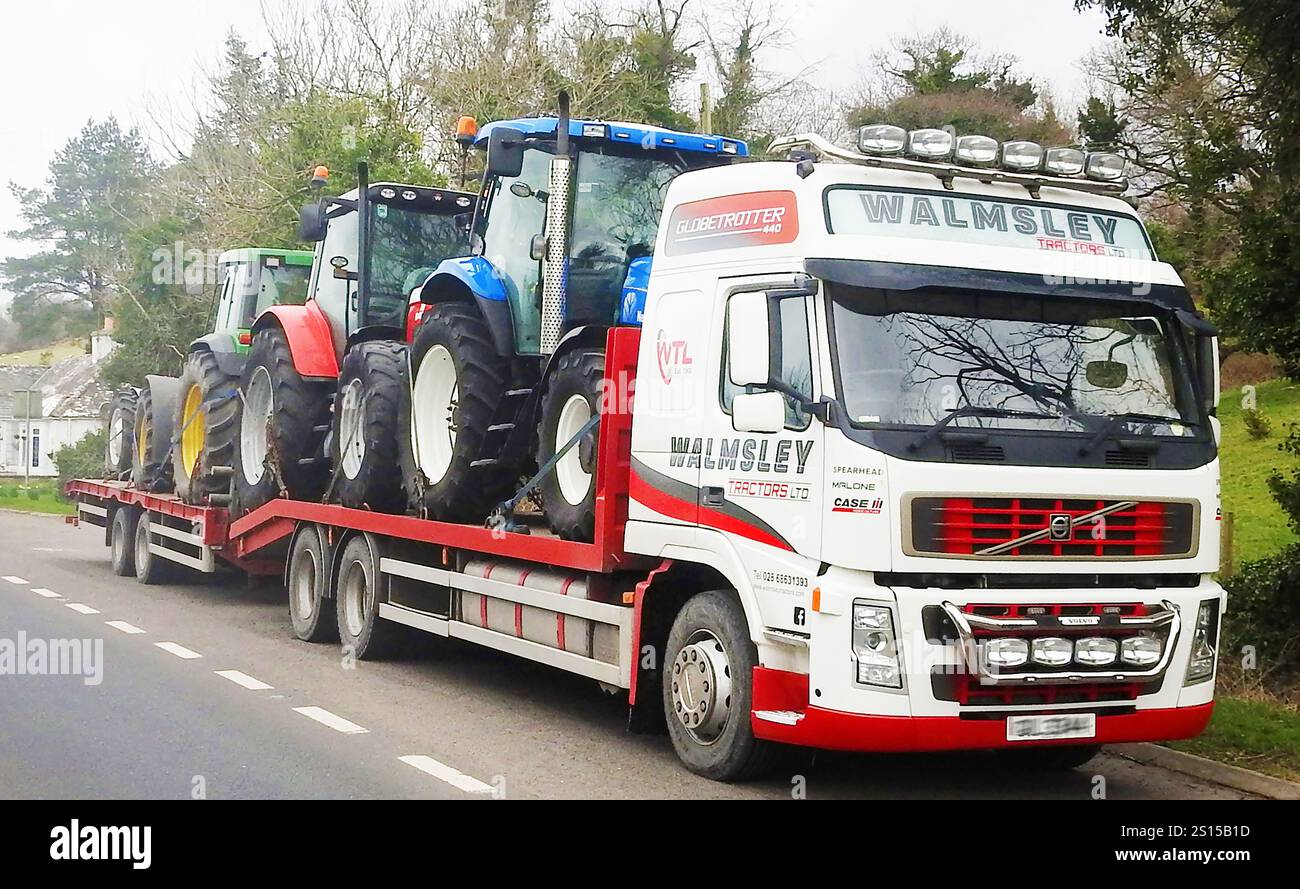 A fully loaded Walmsley Tractors low loader - Volvo Globetrotter Stock ...