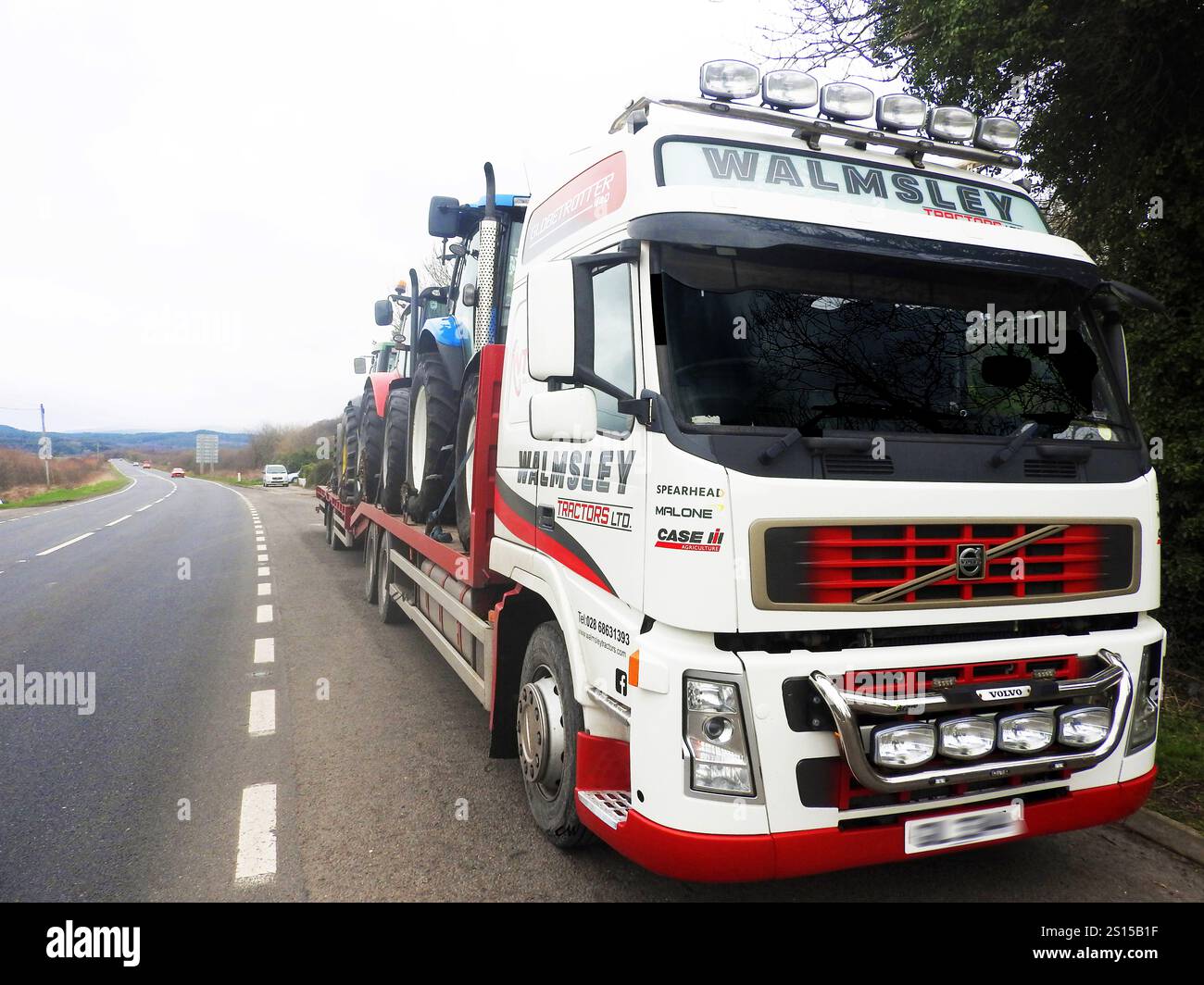 A fully loaded Walmsley Tractors low loader - Volvo Globetrotter Stock ...