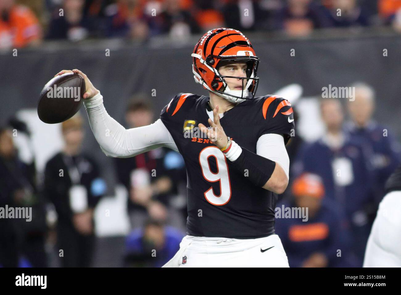 Cincinnati, Ohio, USA. 28th Dec, 2024. Cincinnati Bengals QB Joe Burrow ...