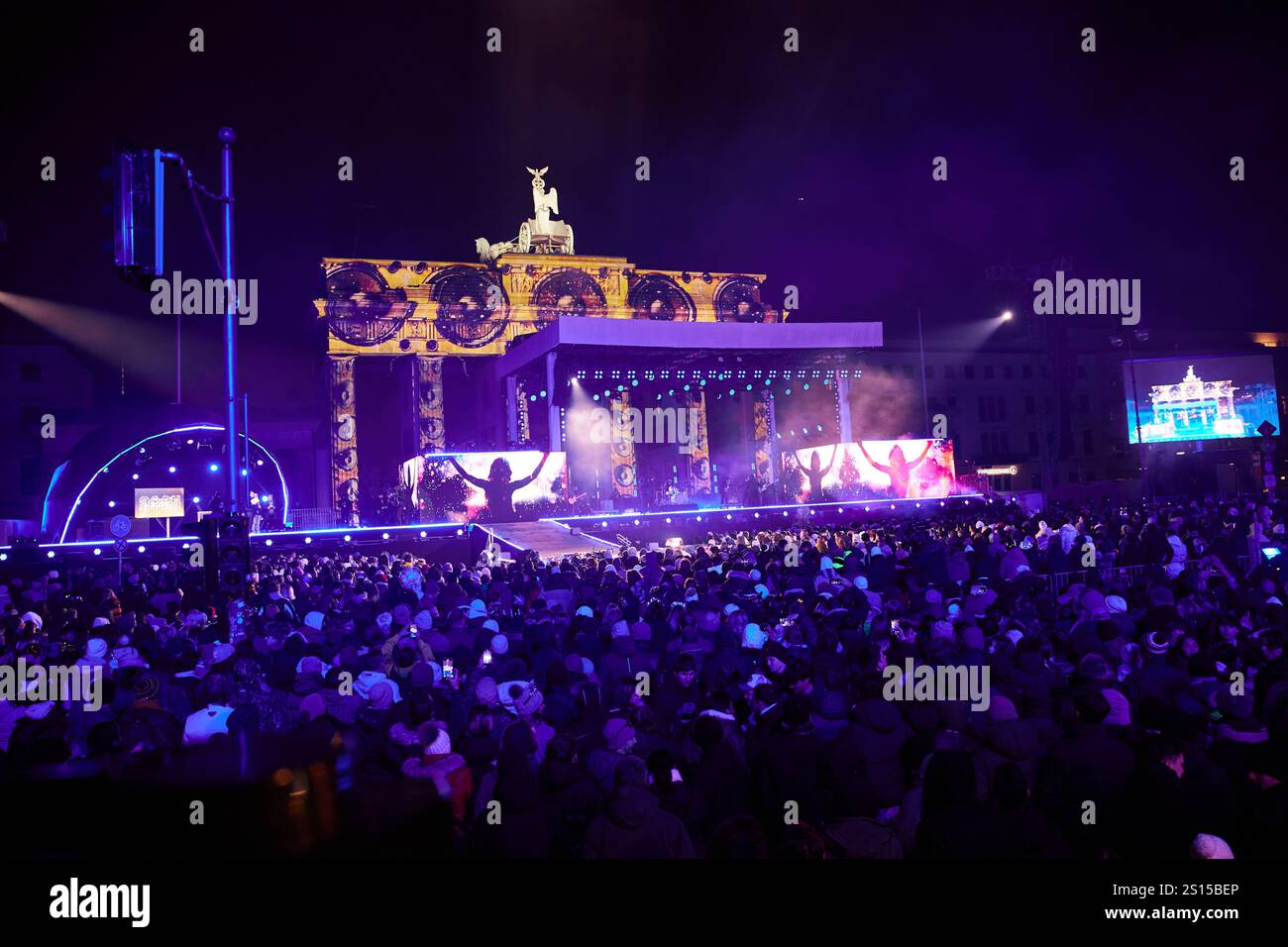 Berlin, Germany. 31st Dec, 2024. Numerous people attend the ZDF show ...
