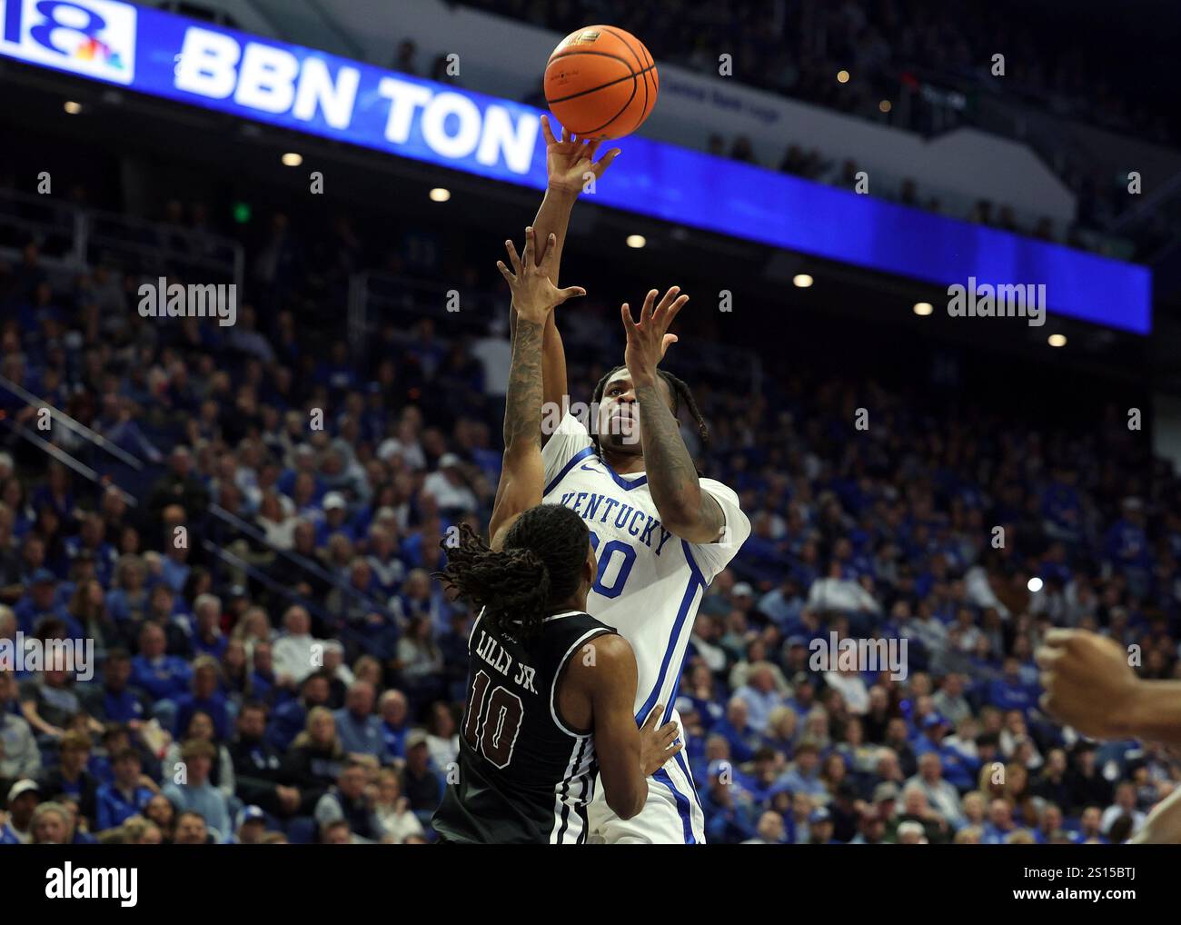 Kentucky's Otega Oweh, top, shoots over Brown's Kino Lilly Jr. (10 ...
