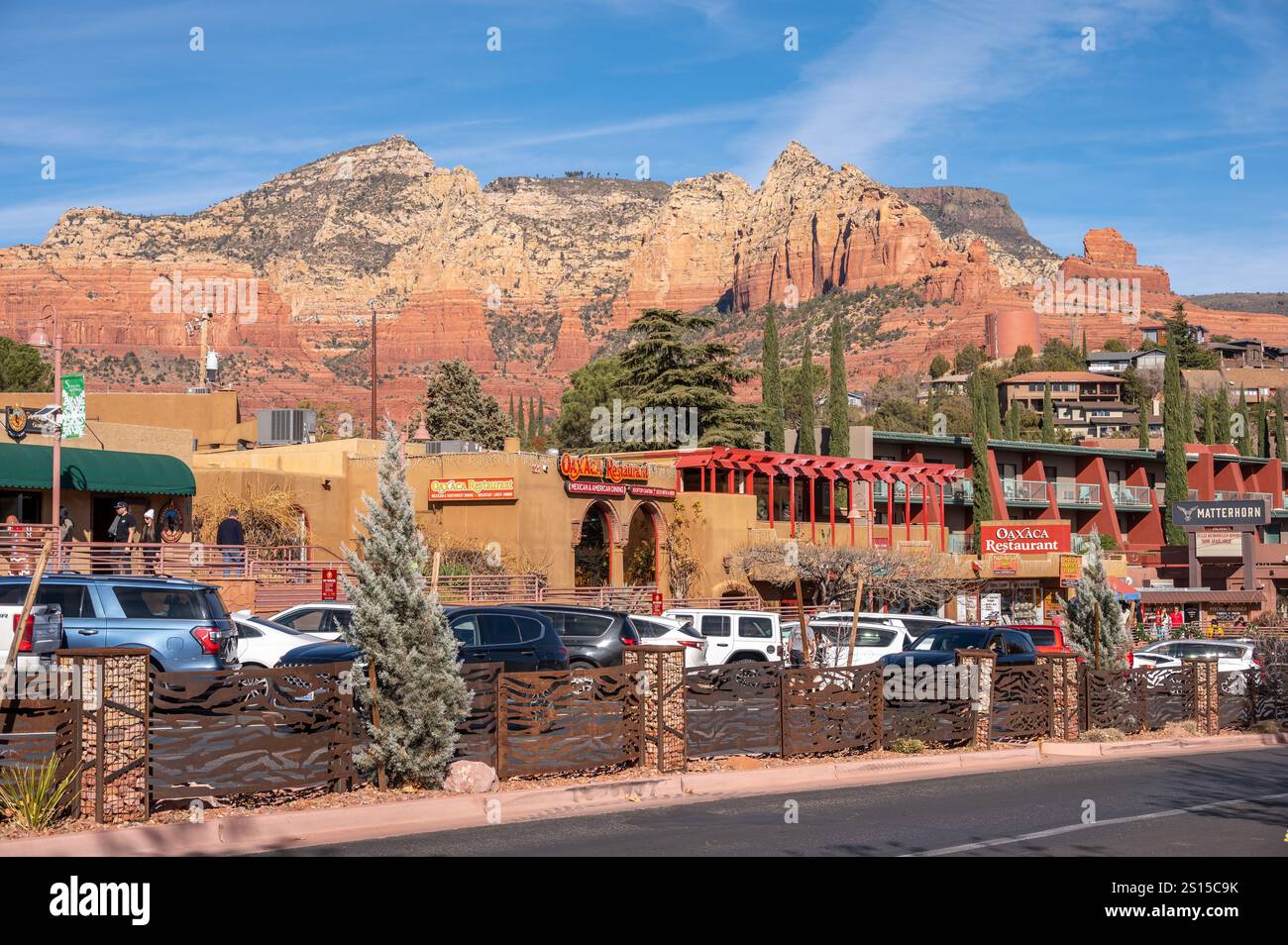 Sedona, United States - December 27, 2024: Busy Main Street in Sedona ...