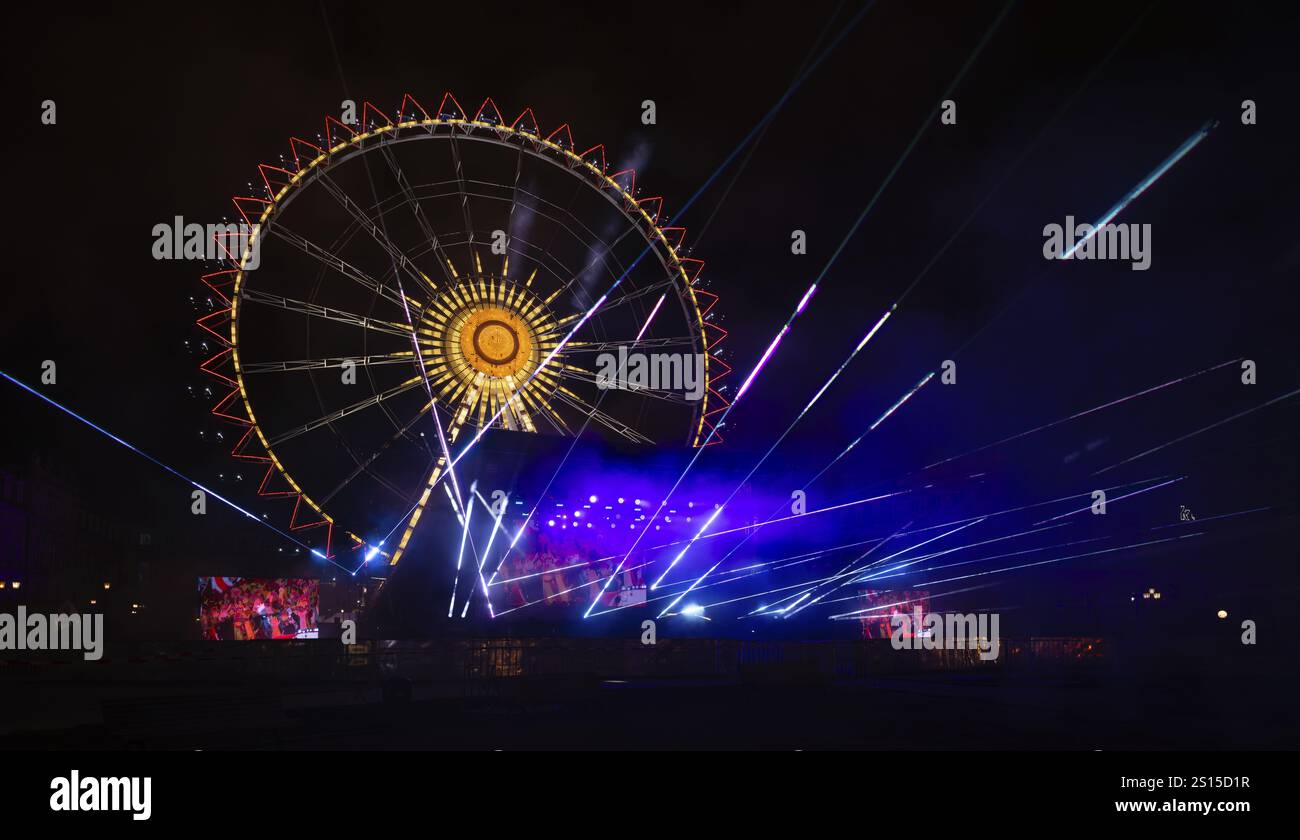 Night shot, rehearsal for New Year's Eve party, theatre, laser show ...