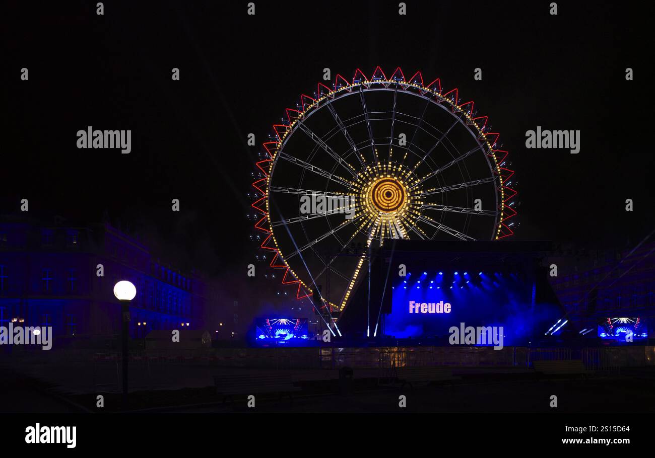 Night shot, rehearsal for New Year's Eve party, theatre, laser show ...