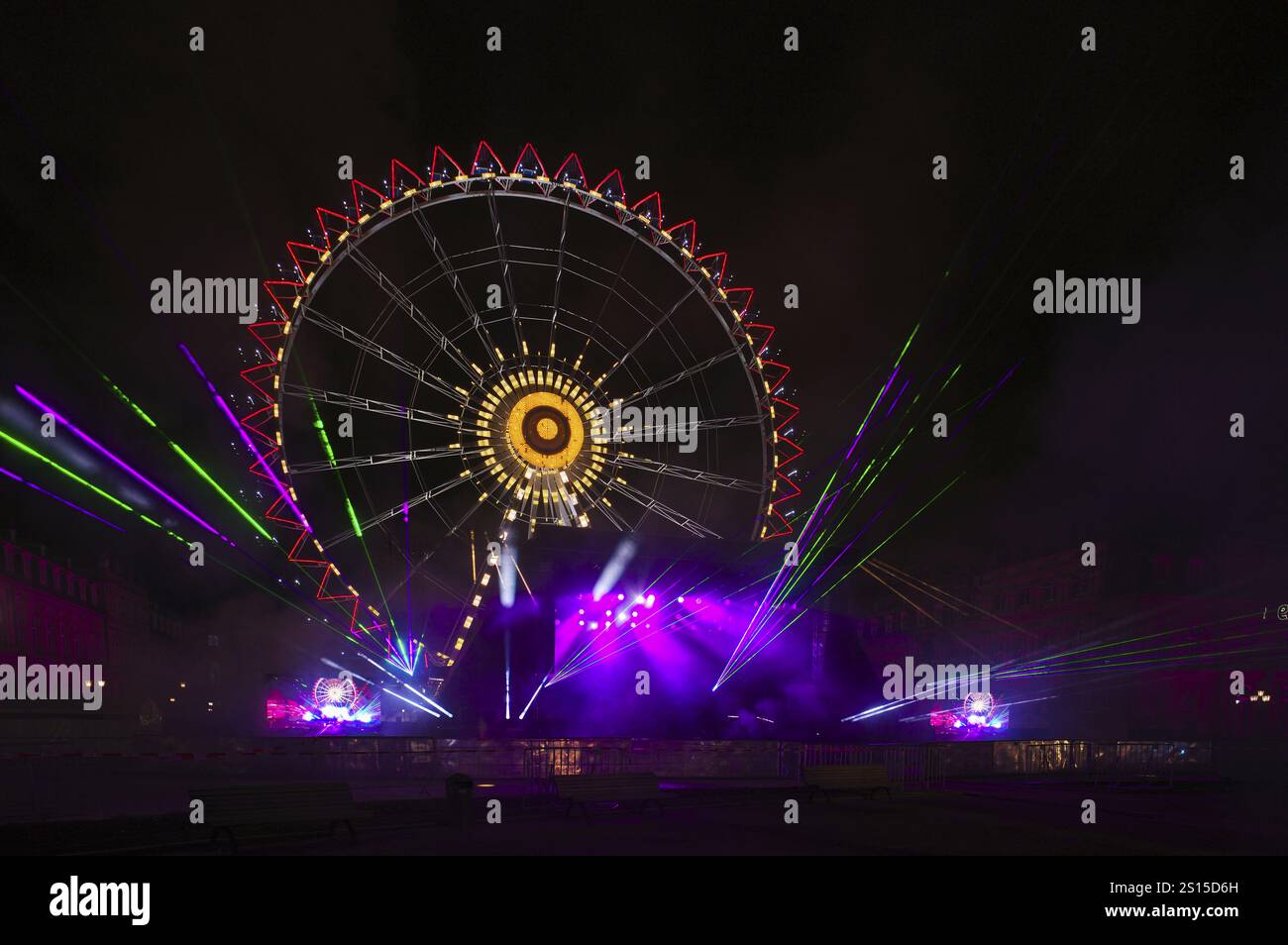 Night shot, rehearsal for New Year's Eve party, theatre, laser show ...