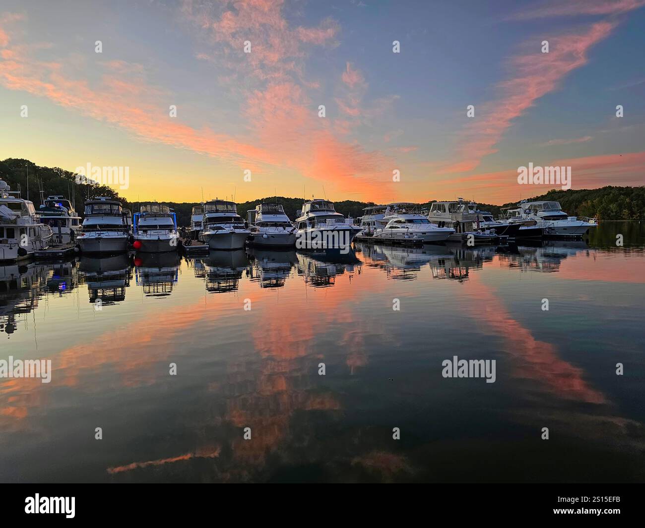 Sunset at Joe Wheeler State Park Marina, Rogersville, Alabama. Trawler ...