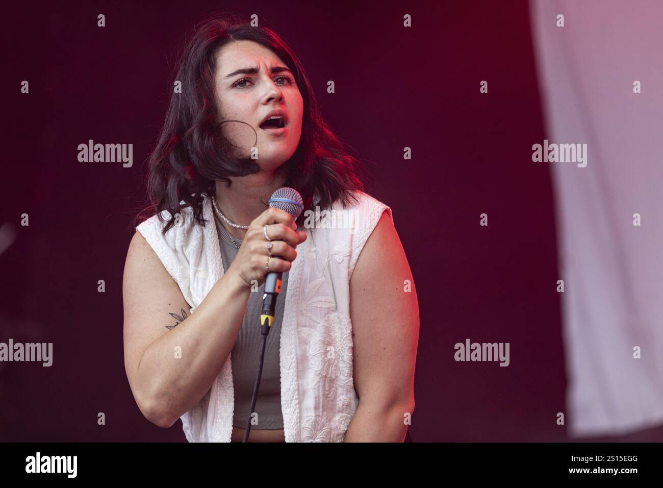 Swiss singer and songwriter Linda Elys live at the Lucerne Live ...