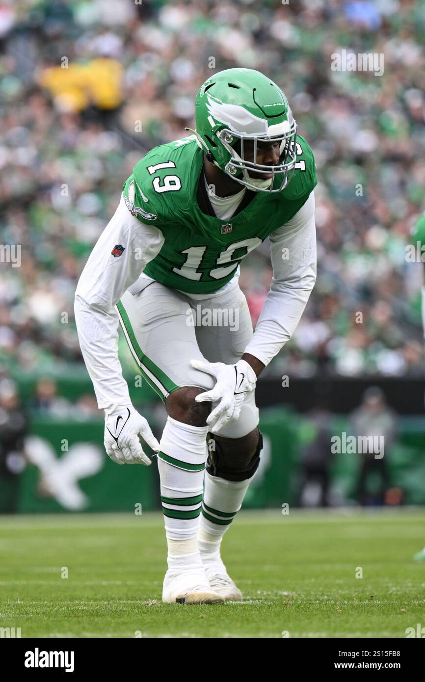 Philadelphia Eagles linebacker Josh Sweat (19) gets in position during ...