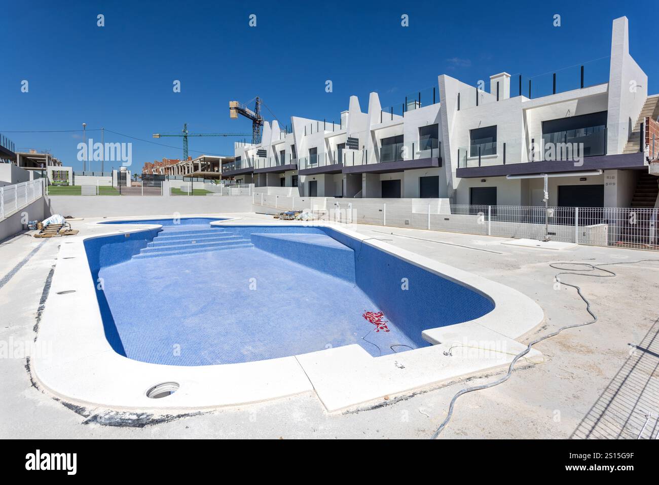 A view of a modern apartment complex under construction in Costa Blanca ...
