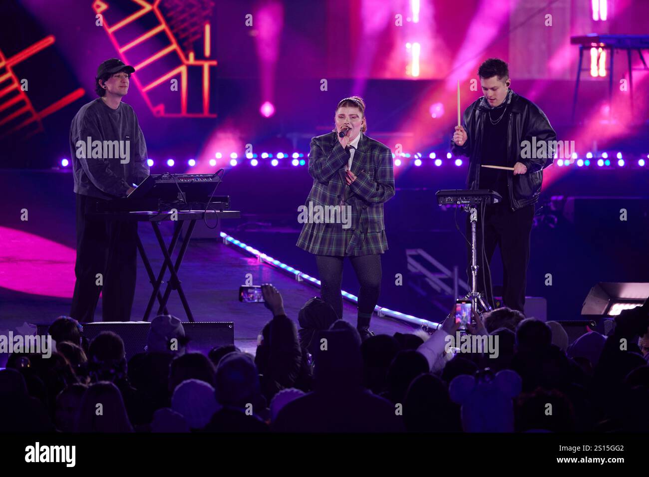 Berlin, Germany. 31st Dec, 2024. Singer Loi takes to the stage in front ...