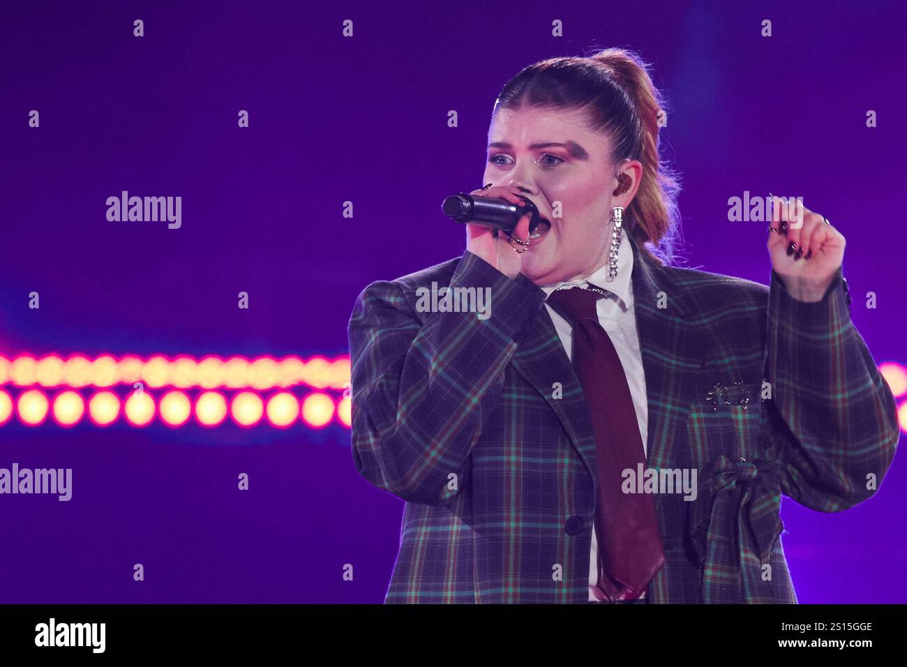 Berlin, Germany. 31st Dec, 2024. Singer Loi takes to the stage in front ...