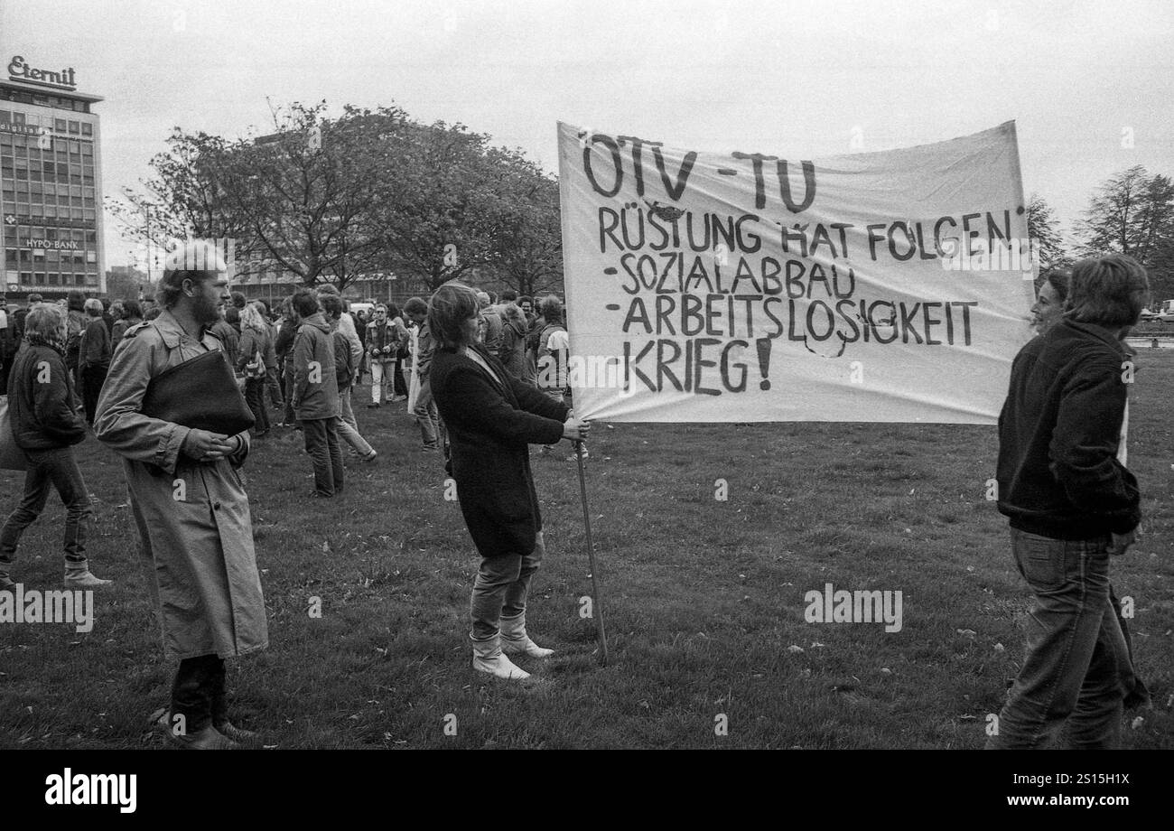 Um students Black and White Stock Photos & Images - Alamy