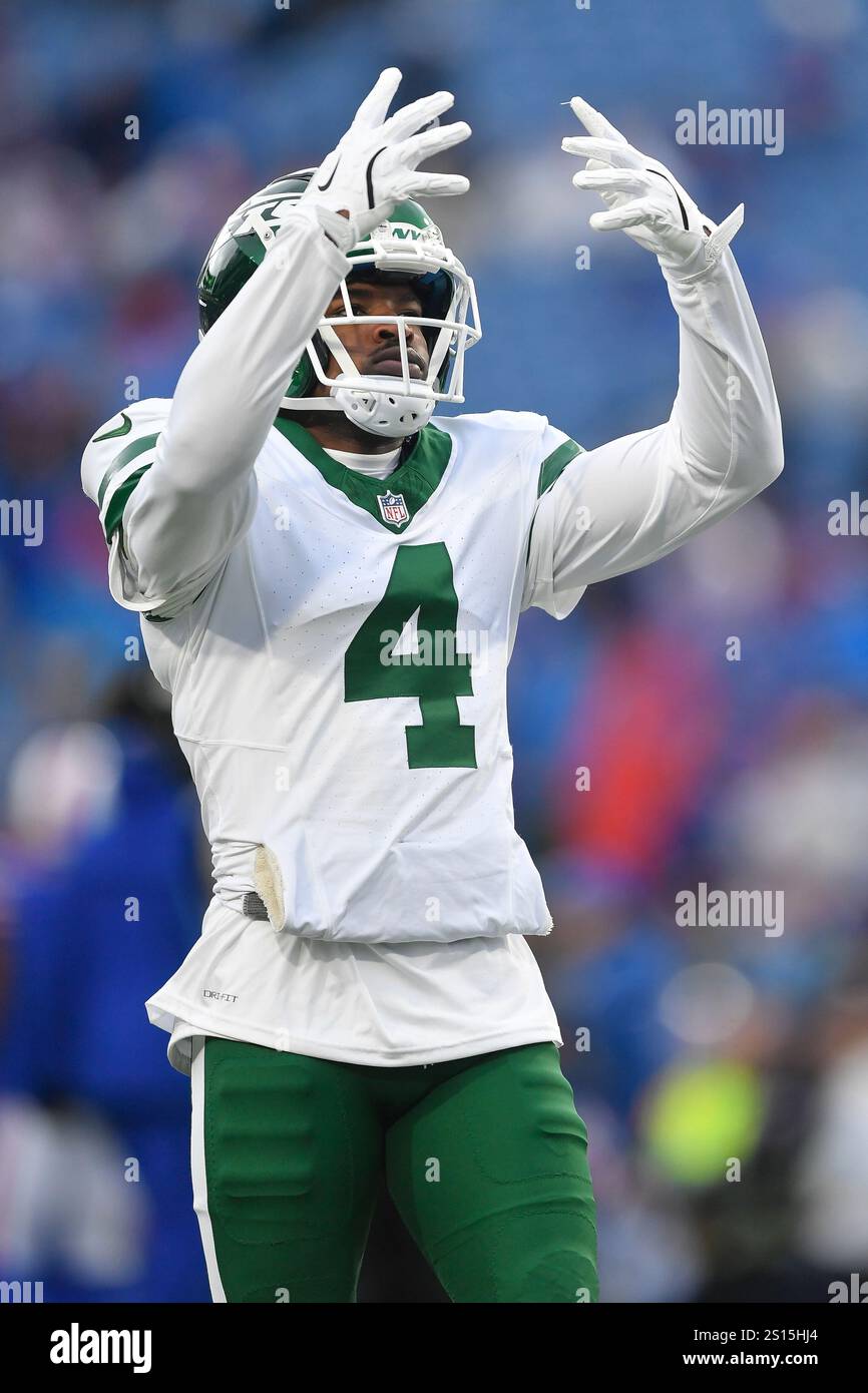 New York Jets cornerback D.J. Reed (4) warms up before an NFL football ...