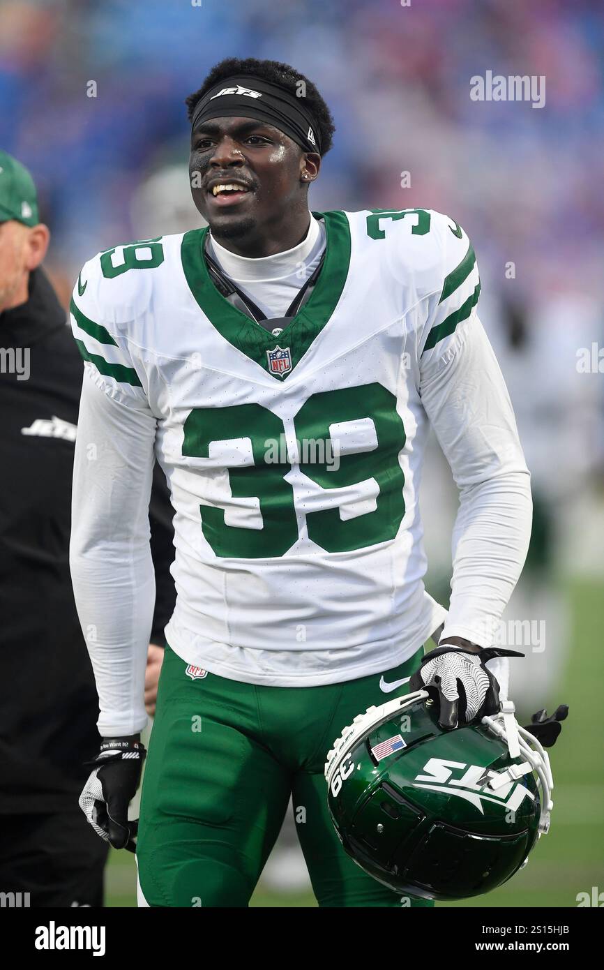 New York Jets safety Jarius Monroe (39) warms up before an NFL football ...