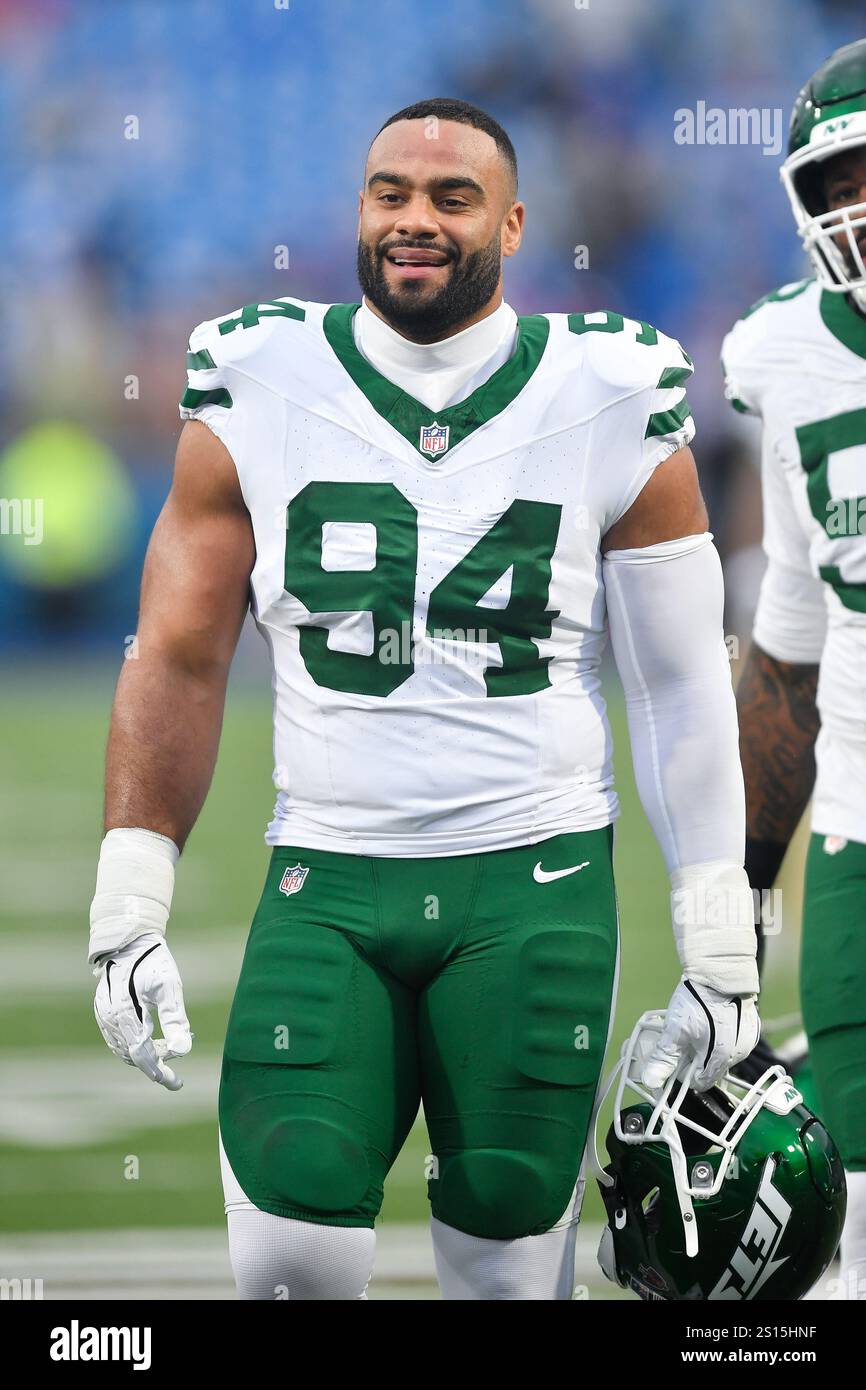 New York Jets defensive lineman Solomon Thomas (94) warms up before an ...