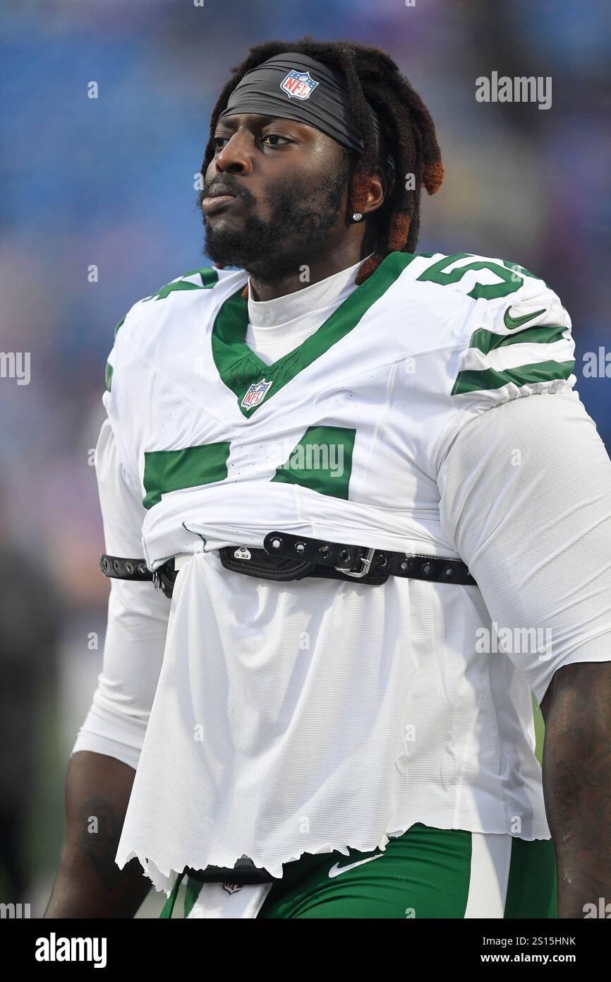 New York Jets defensive lineman Javon Kinlaw (54) warms up before an ...