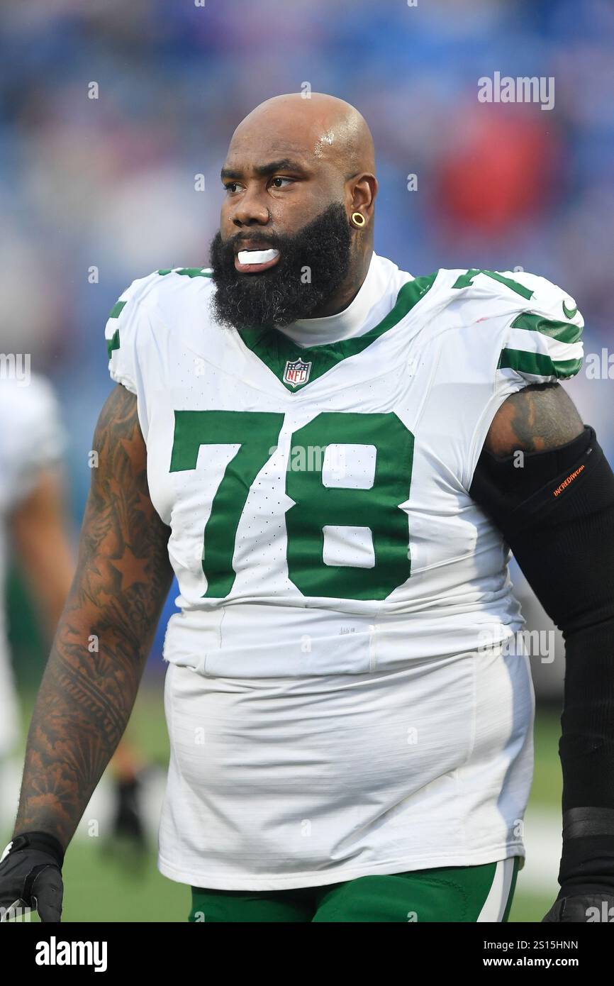 New York Jets offensive lineman Morgan Moses (78) warms up before an ...