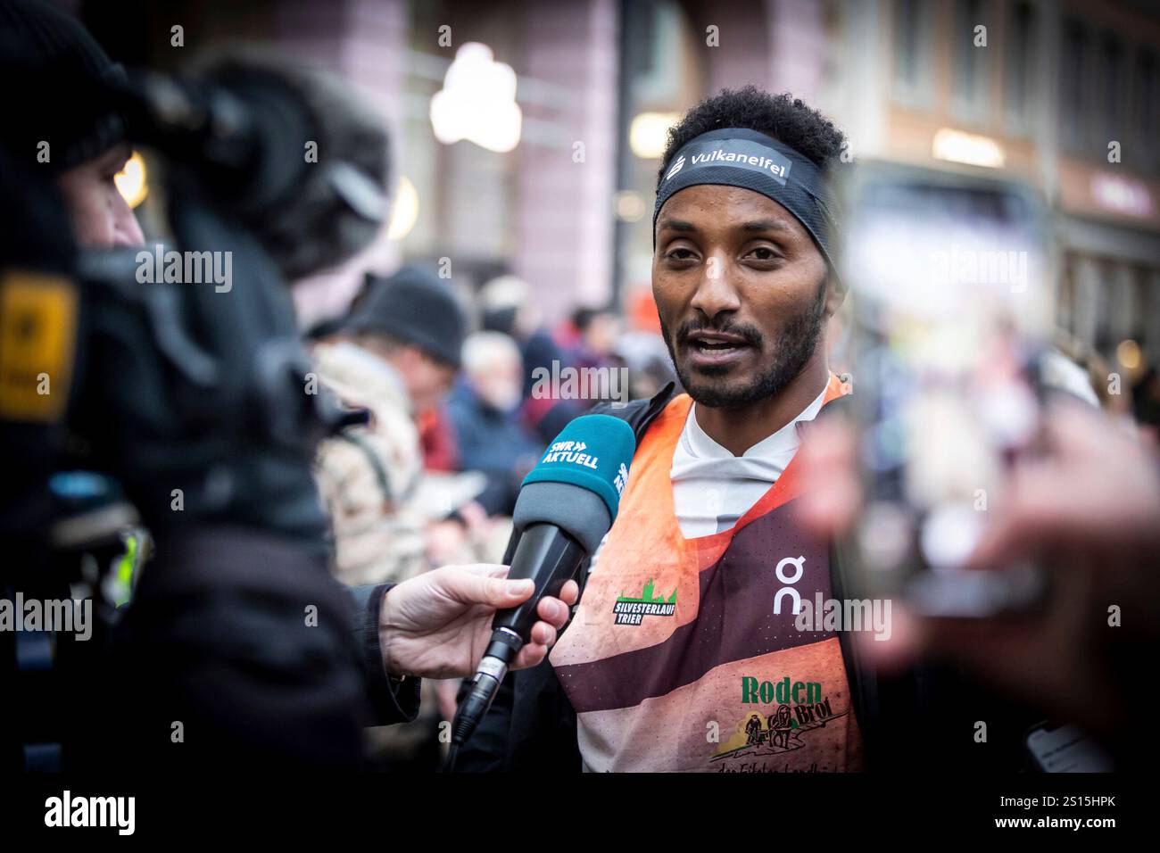 Trier, Deutschland. 31st Dec, 2024. Samuel Fitwi (Silvesterlauf Trier ...