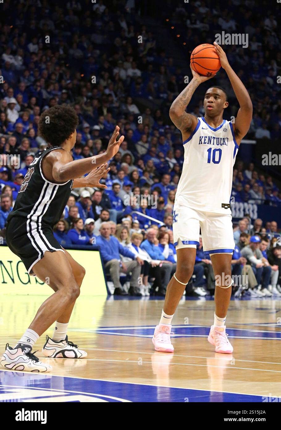 LEXINGTON, KY - DECEMBER 31 - Kentucky Wildcats forward Brandon ...