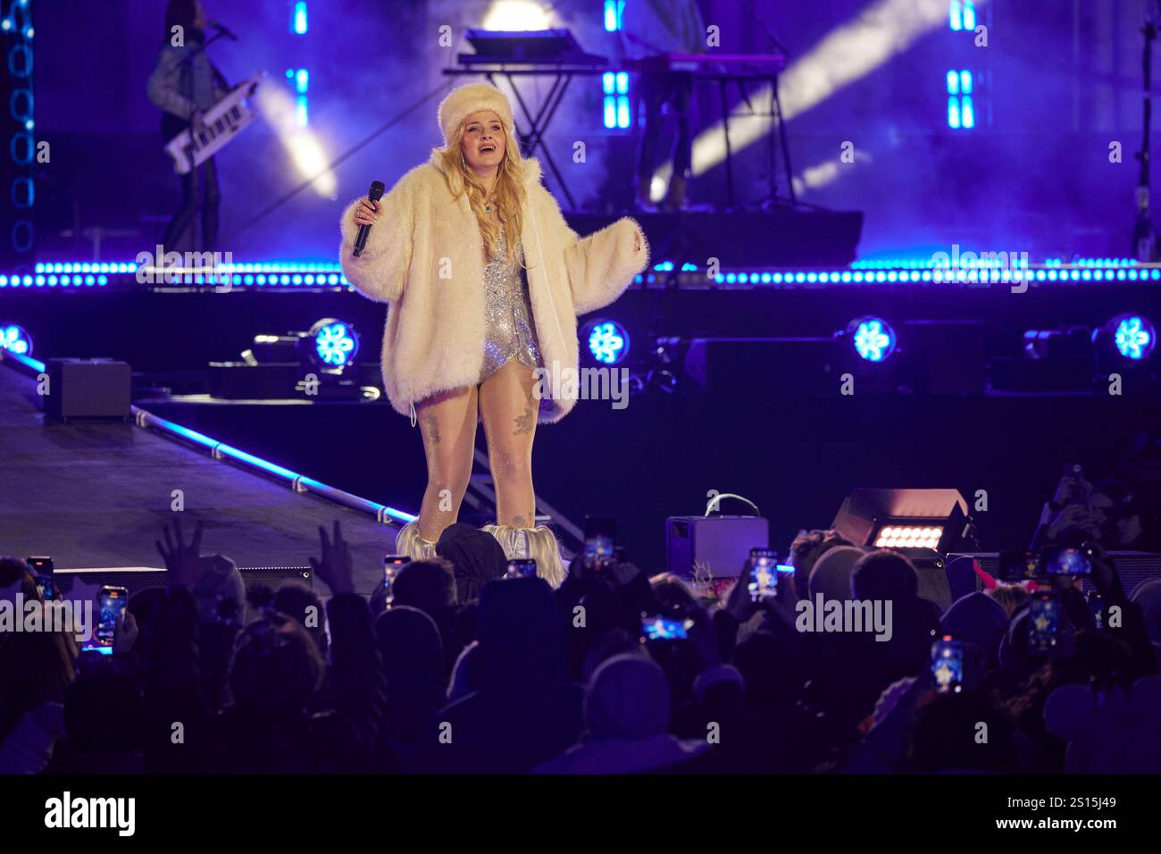 Berlin, Germany. 31st Dec, 2024. Singer Ásdís takes to the stage in ...
