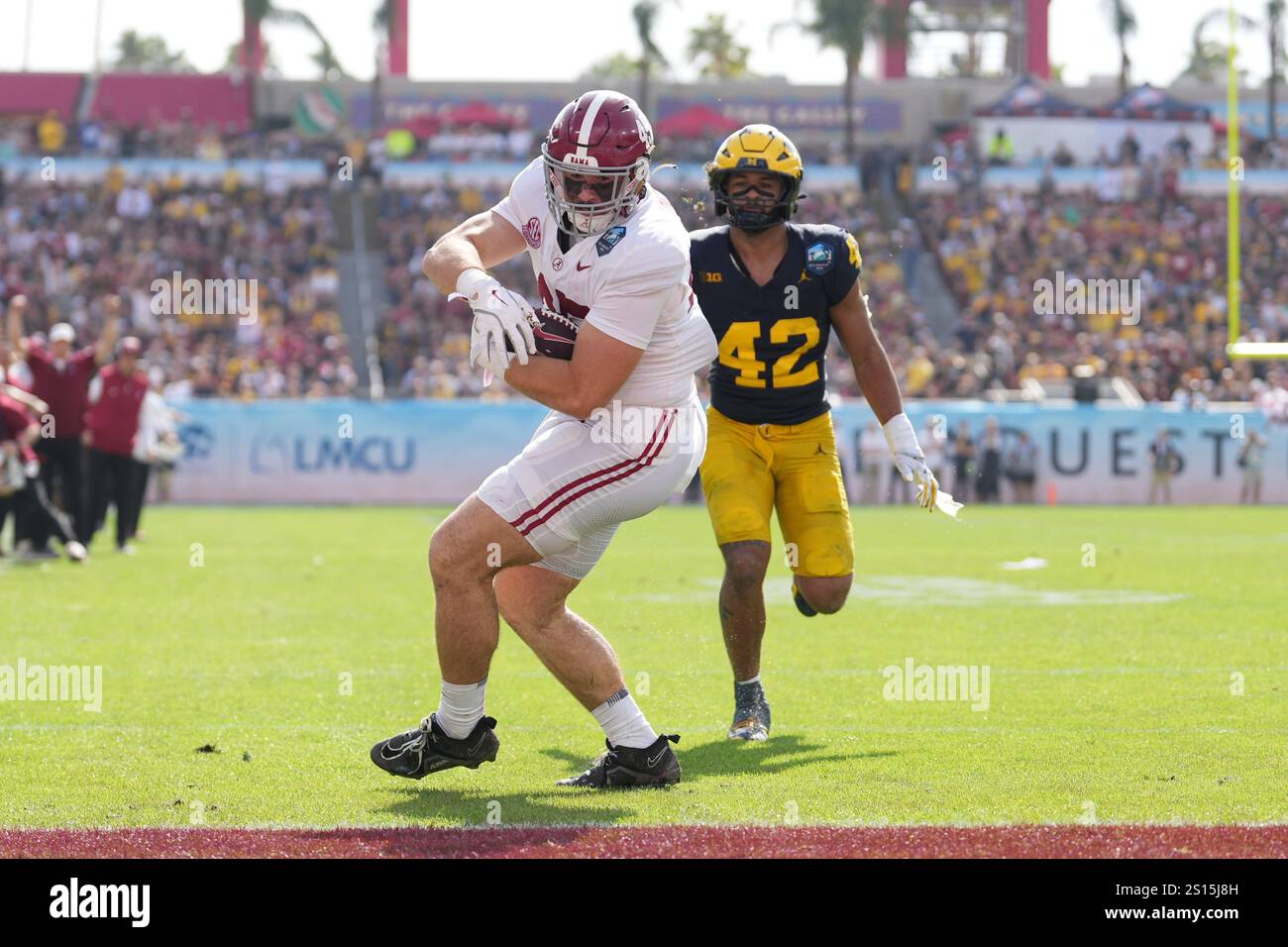 TAMPA, FL - DECEMBER 31: Alabama Crimson Tide tight end Robbie Ouzts ...