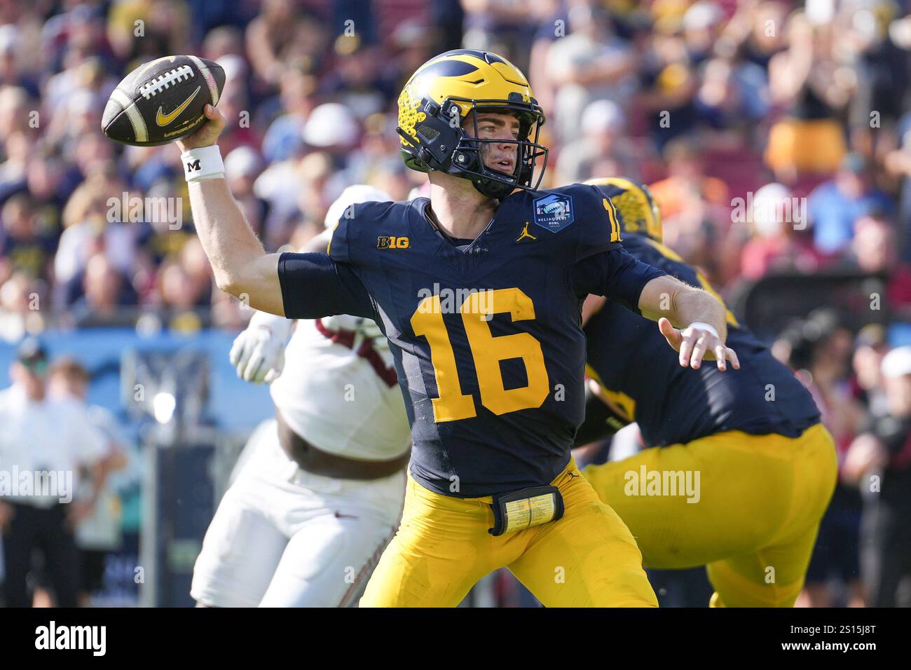 TAMPA, FL - DECEMBER 31: Michigan Wolverines quarterback Davis Warren ...