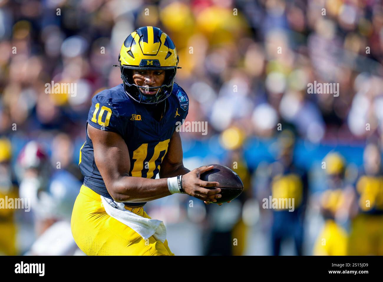 TAMPA, FL - DECEMBER 31: Michigan Wolverines quarterback Alex Orji (10 ...