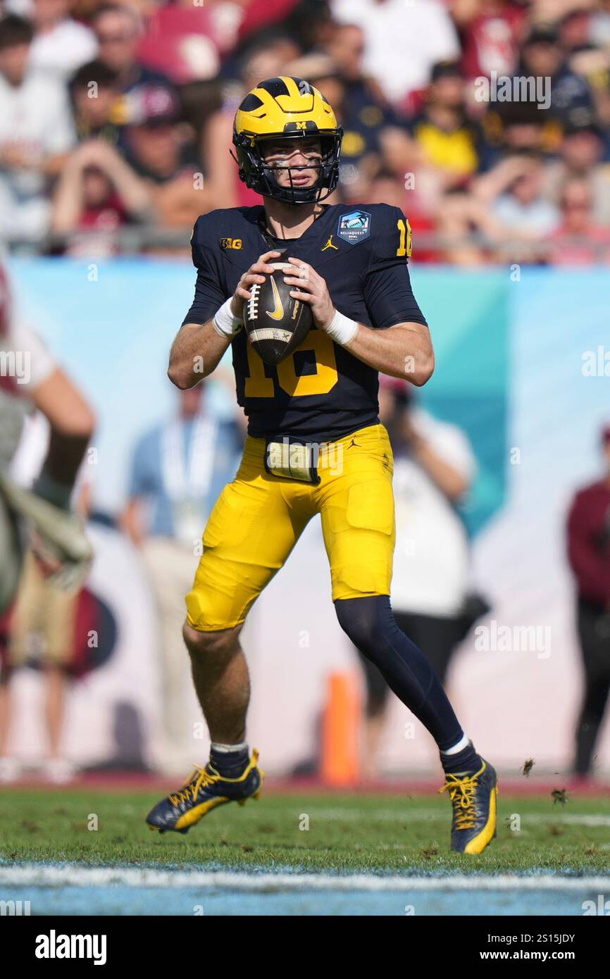 TAMPA, FL - DECEMBER 31: Michigan Wolverines quarterback Davis Warren ...