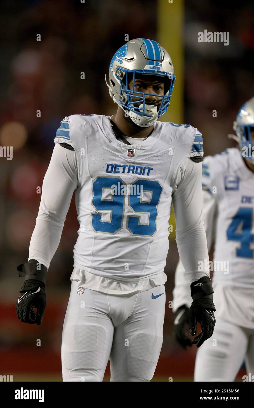 Detroit Lions defensive end Za'Darius Smith (99) looks into the ...