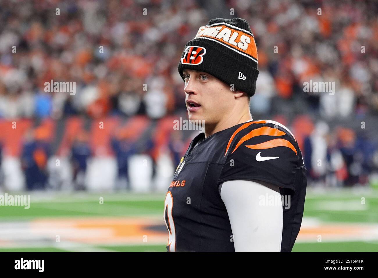 Cincinnati Bengals quarterback Joe Burrow talks with teammates on the ...