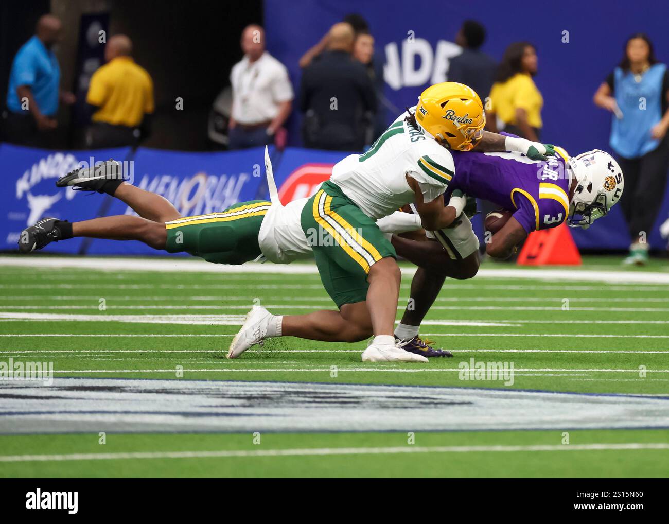 HOUSTON, TX - DECEMBER 31: Baylor Bears linebacker Keaton Thomas (11 ...