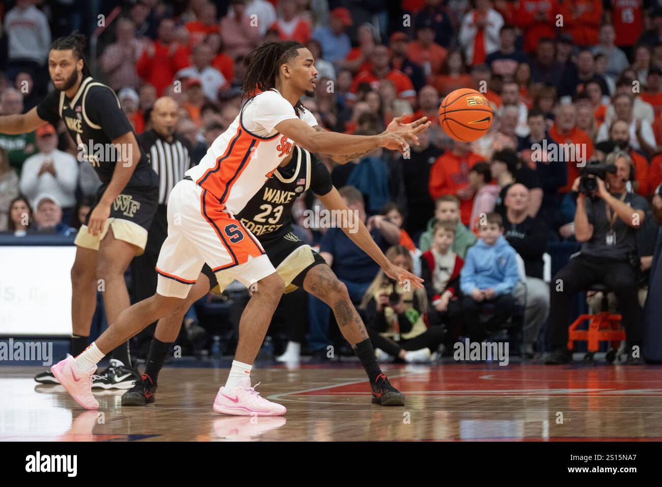 SYRACUSE, NY - DECEMBER 31: Syracuse Orange Forward Chris Bell (4 ...
