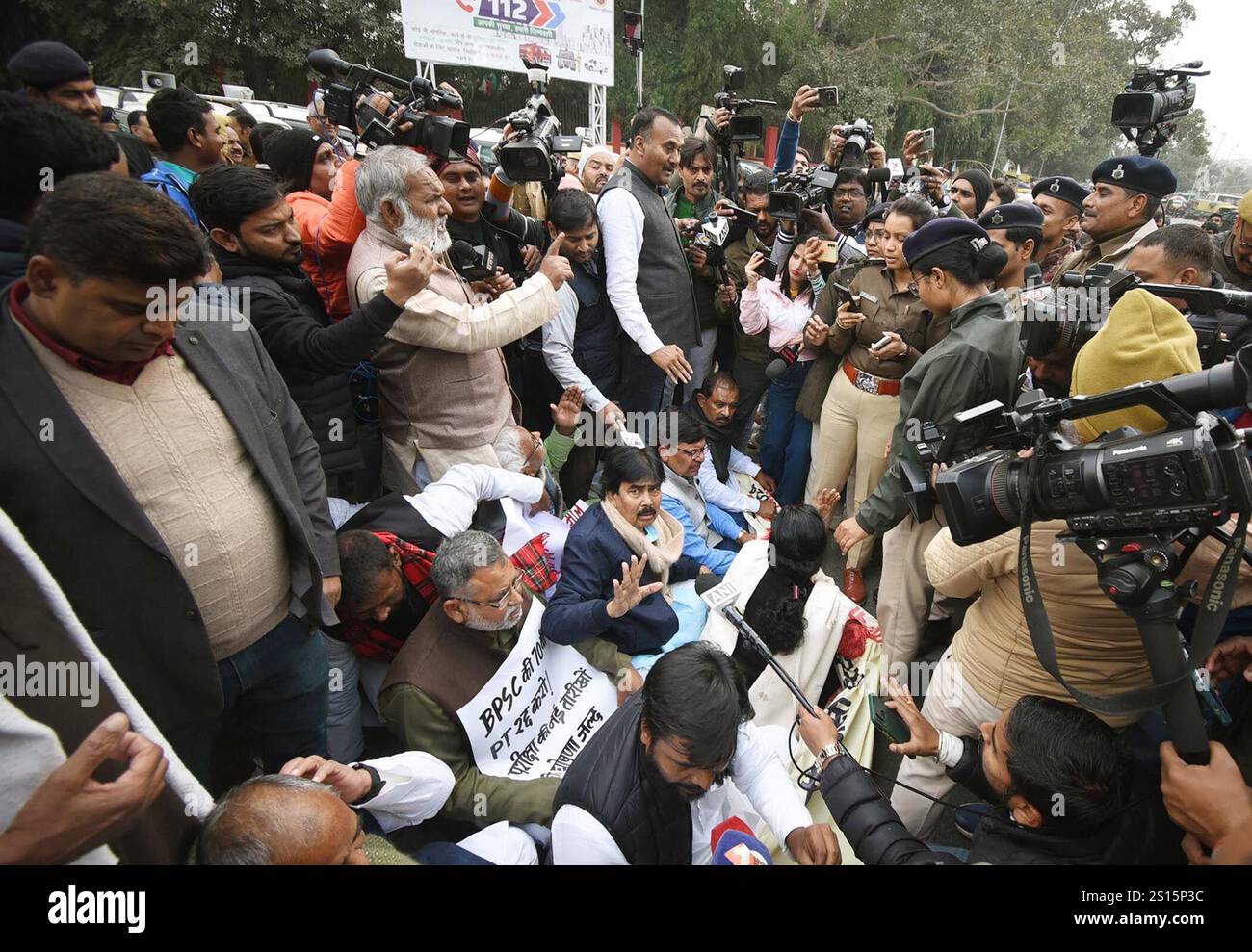 Patna, India. 31st Dec, 2024. PATNA, INDIA - DECEMBER 31: Police ...