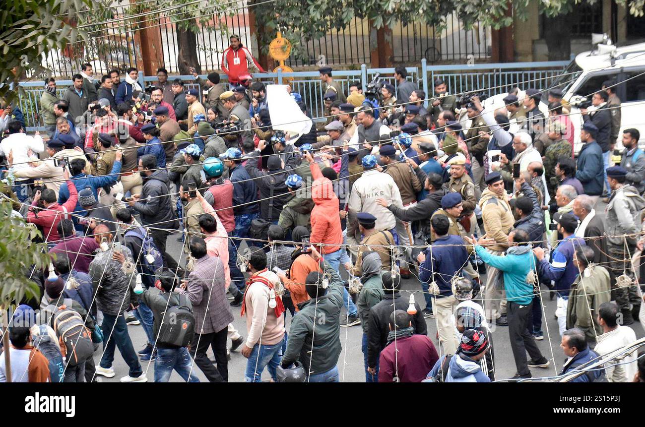 Patna, India. 31st Dec, 2024. PATNA, INDIA - DECEMBER 31: Police ...