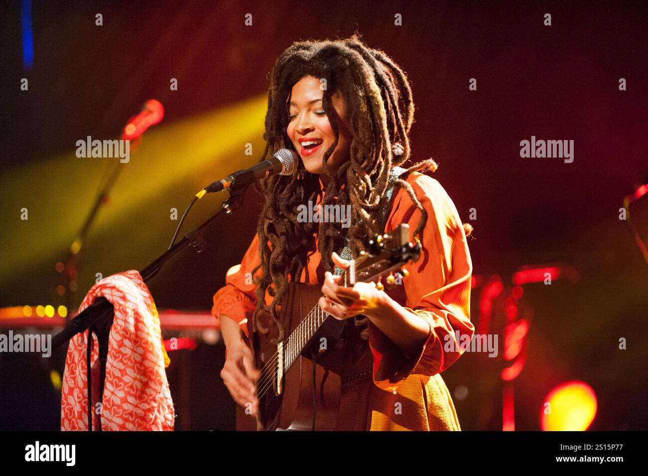 Valerie june hi-res stock photography and images - Alamy