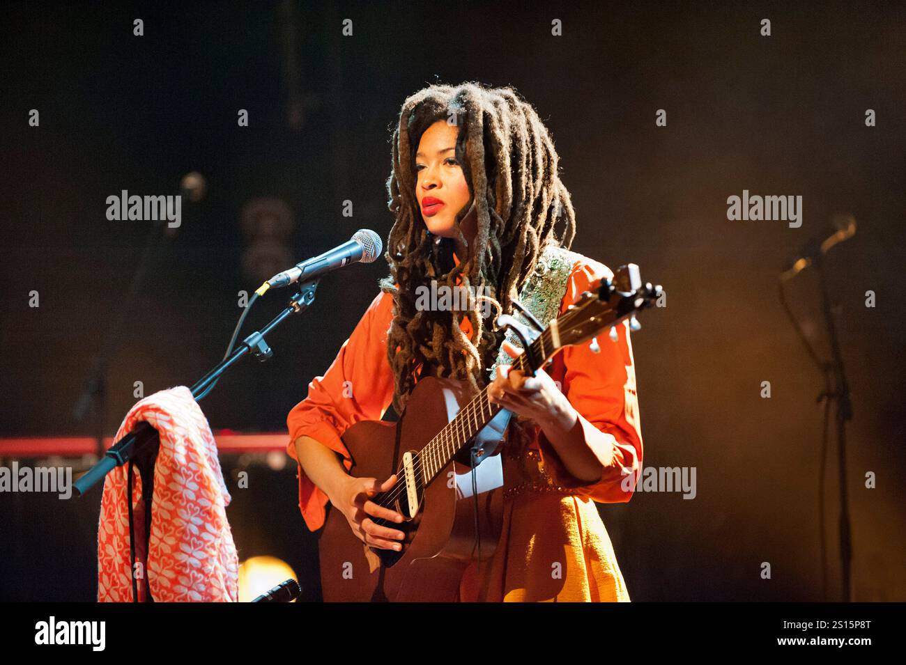 Valerie june hi-res stock photography and images - Alamy