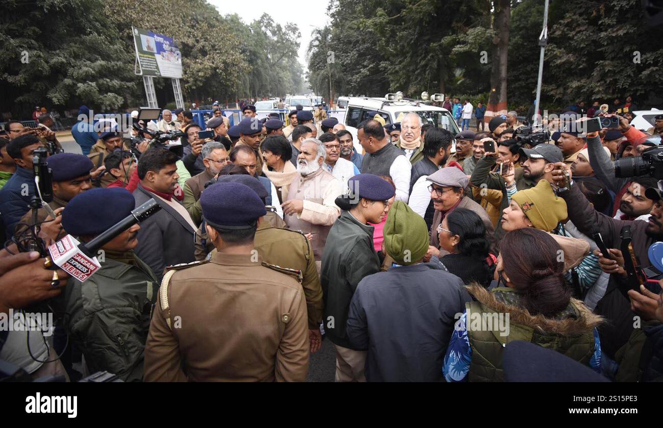 Patna, India. 31st Dec, 2024. PATNA, INDIA - DECEMBER 31: Police ...