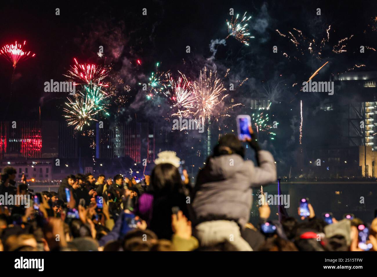 Duesseldorf, Germany. 31st Dec, 2024. New Year's Eve in Düsseldorf, New ...