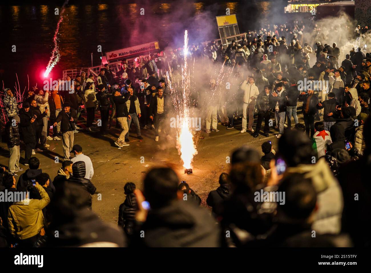 Duesseldorf, Germany. 31st Dec, 2024. New Year's Eve in Düsseldorf, men ...