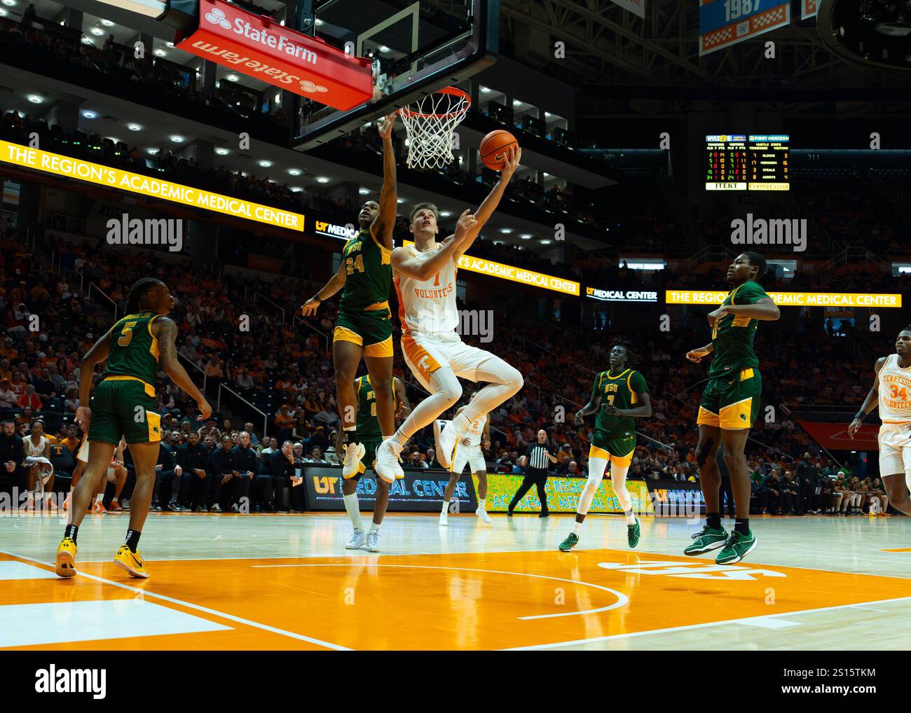 Igor Milicic Jr. 31st Dec, 2024. #7 of the Tennessee Volunteers shoots ...