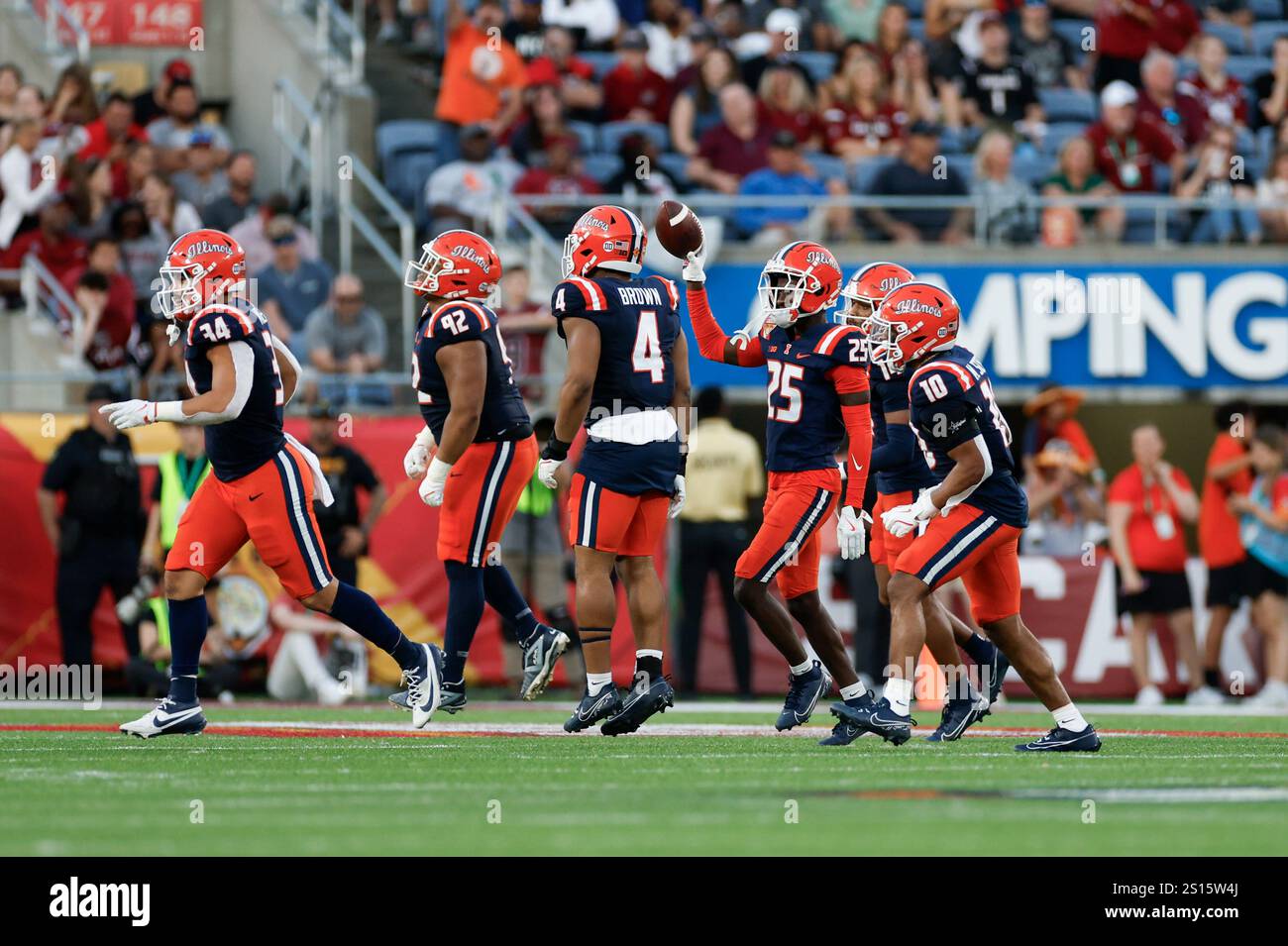 ORLANDO, FL - DECEMBER 31: Illinois Fighting Illini defensive back ...