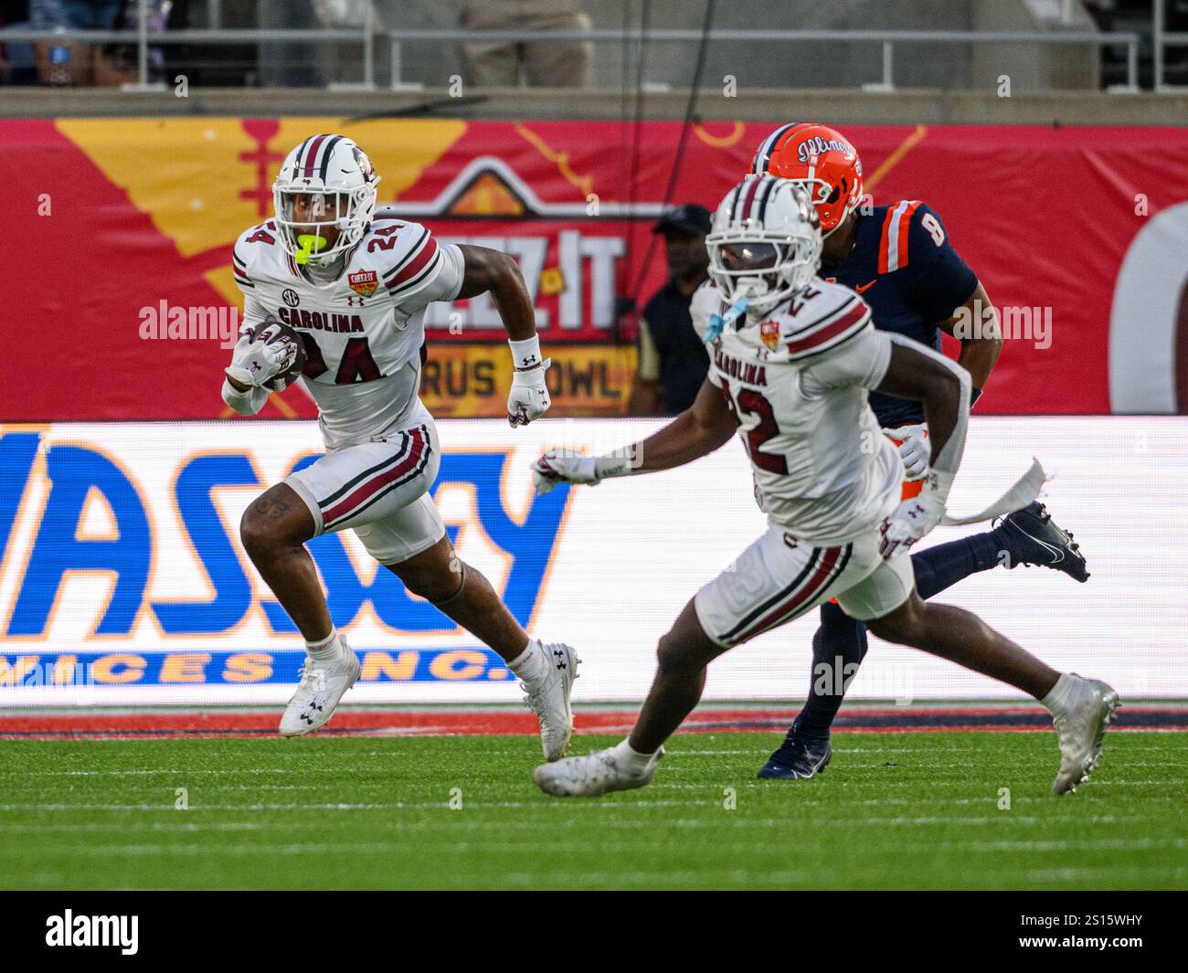 Orlando, FL, USA. 31st Dec, 2024. South Carolina Gamecocks defensive ...