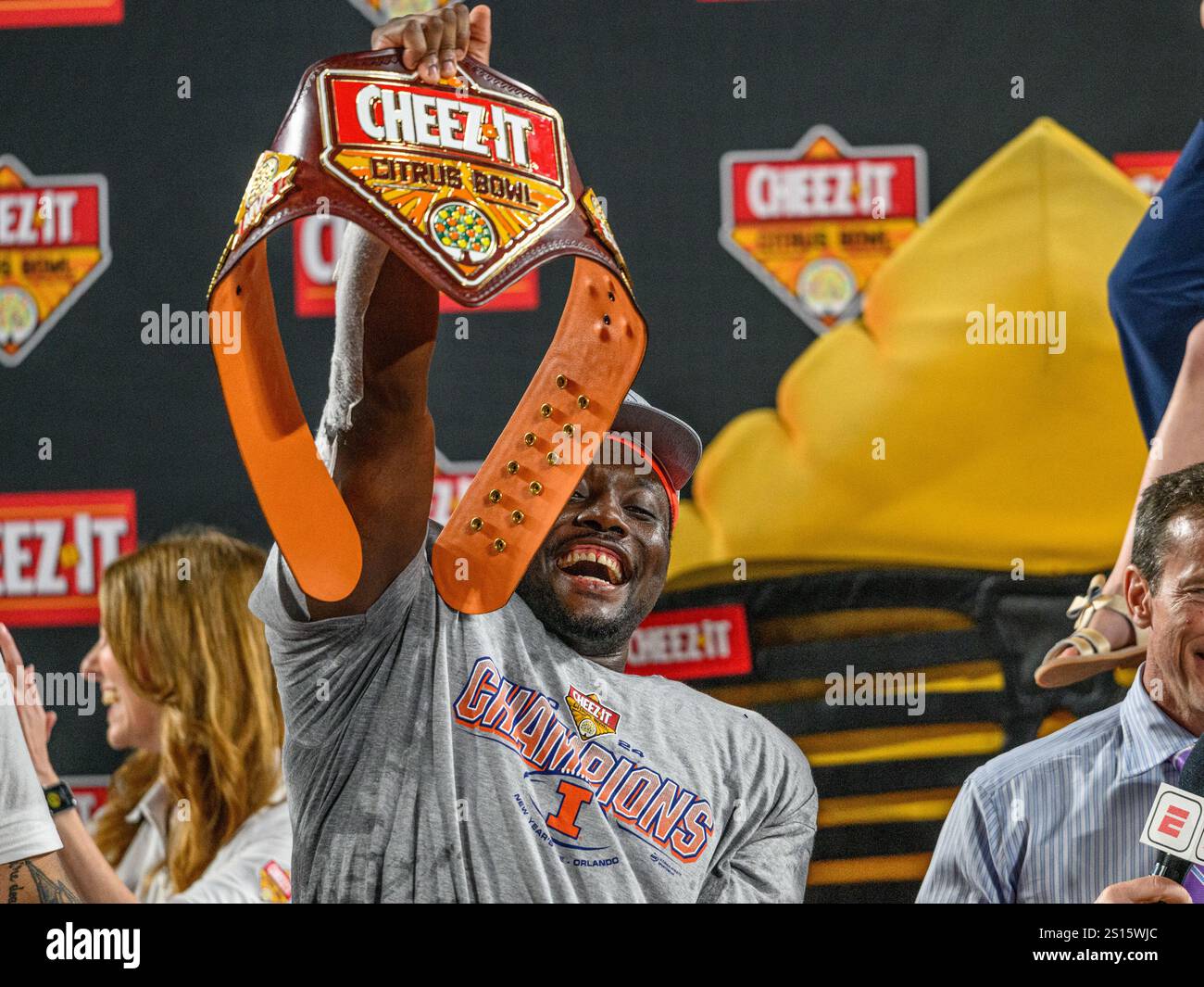 Orlando, FL, USA. 31st Dec, 2024. Illinois Fighting Illini running back ...