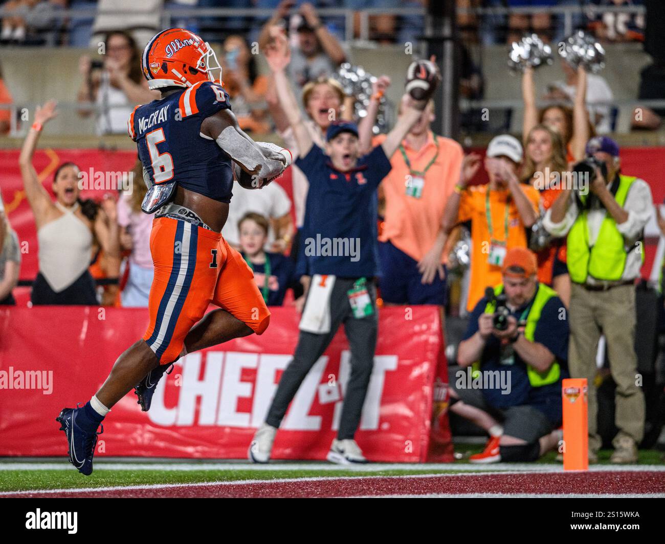 Orlando, FL, USA. 31st Dec, 2024. Illinois Fighting Illini running back ...